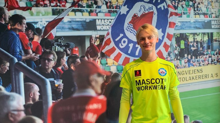 Tre-årig kontrakt til talentfuld målmand i SIF