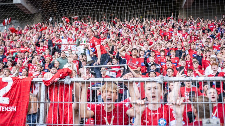 Kom i fanzonen inden playoff-braget!