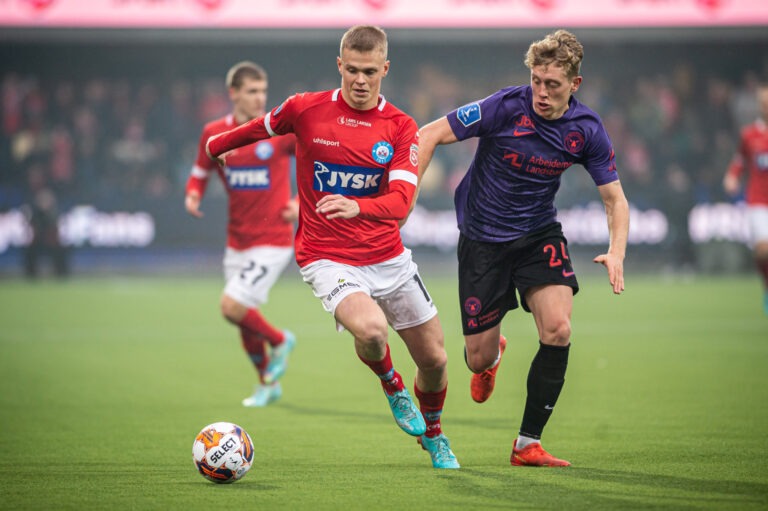 SIF spændte ben for VAR-ulvene