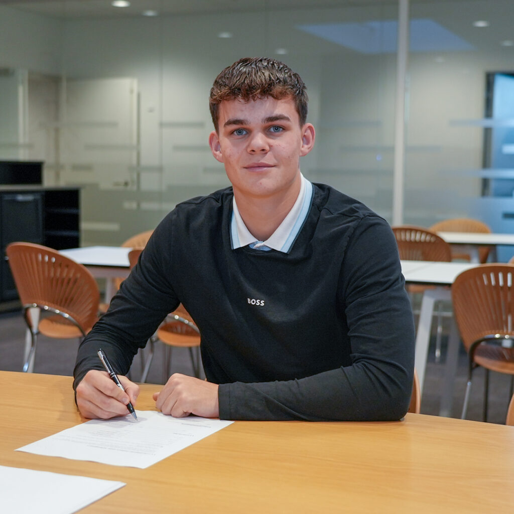 Alexander Priesborg Madsen bliver fuldtidsprofessionel i SIF