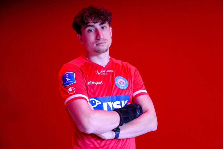 Alexander Lind forlænger med SIF